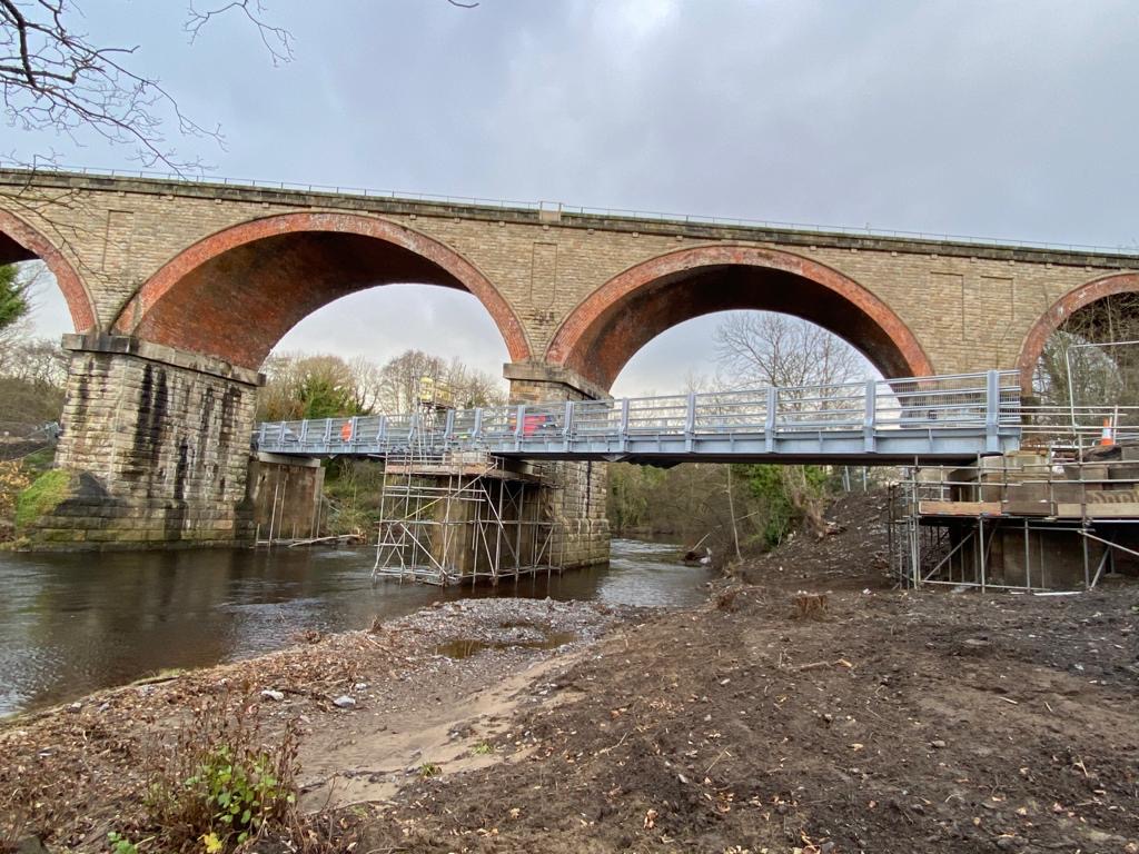 64 meter lange brug in Witton Park voor Retro Bridge